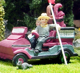 O-Scale Golfers in Golf Cart